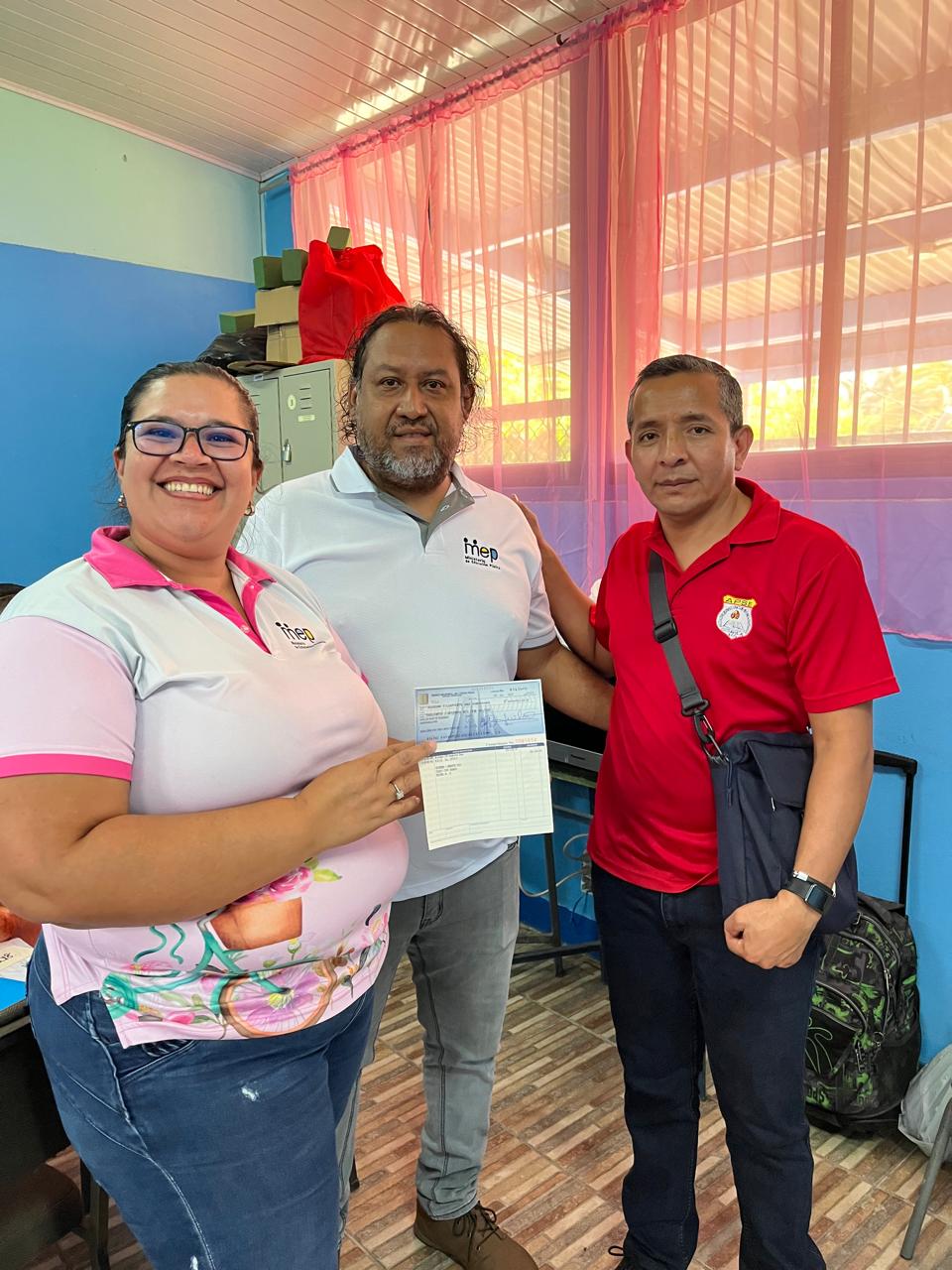 APSE ENTREGA REINTEGROS A SUS BASES – APSE Asociación de Profesores de ...